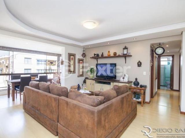 Apartamento, 3 dormitórios, 118 m², em Petrópolis