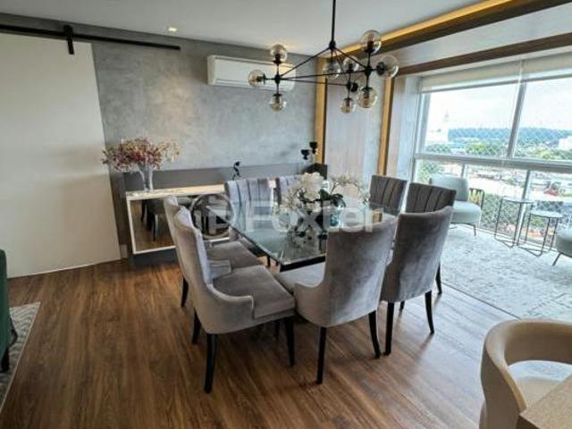Apartamento, 3 dormitórios, 119.01 m², em Centro