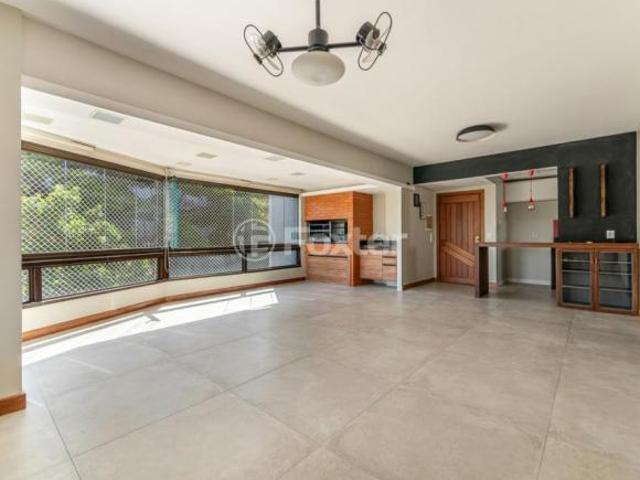 Apartamento, 3 dormitórios, 123.8 m², em Petrópolis