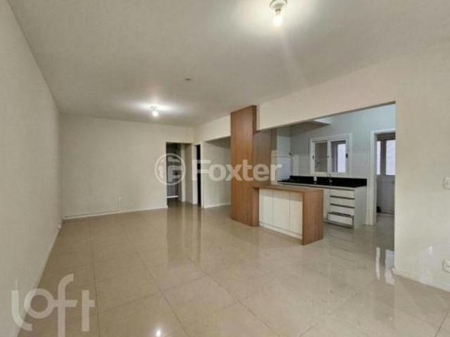 Apartamento, 3 dormitórios, 120.7 m², em Centro