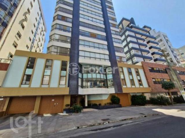 Apartamento, 3 dormitórios, 120 m², em Centro