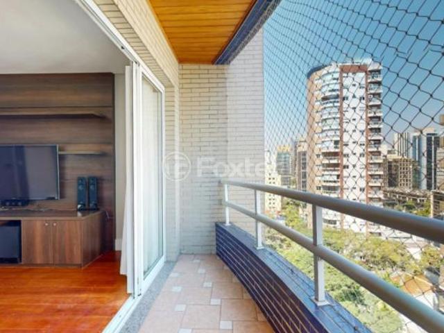 Apartamento, 3 dormitórios, 120 m², em Itaim Bibi