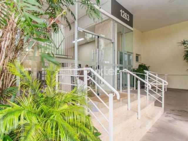 Apartamento, 3 dormitórios, 121 m², em Centro