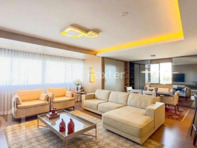 Apartamento, 3 dormitórios, 122.97 m², em Petrópolis