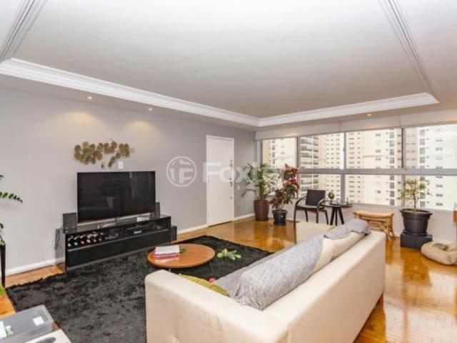 Apartamento, 3 dormitórios, 122 m², em Campo Belo