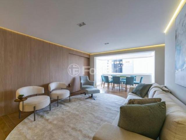 Apartamento, 3 dormitórios, 122 m², em Vila Olímpia