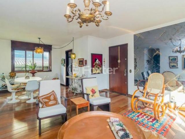Apartamento, 3 dormitórios, 124.19 m², em Petrópolis