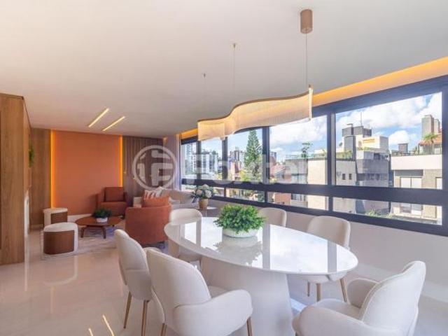 Apartamento, 3 dormitórios, 125.33 m², em Petrópolis