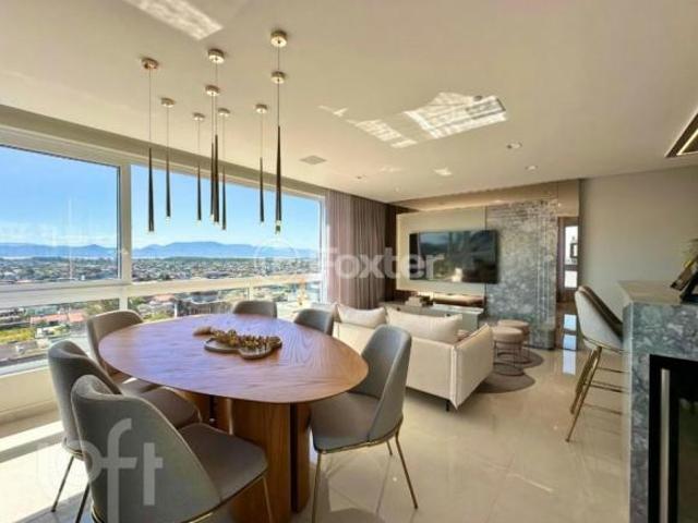 Apartamento, 3 dormitórios, 126.07 m², em Centro