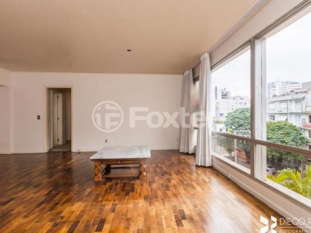 Apartamento, 3 dormitórios, 126 m², em Bom Fim