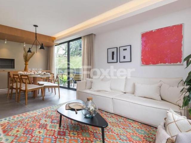 Apartamento, 3 dormitórios, 126 m², em Petrópolis
