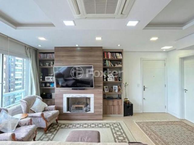 Apartamento, 3 dormitórios, 128.83 m², em Menino Deus