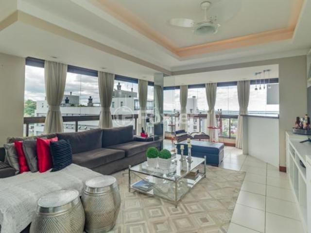 Apartamento, 3 dormitórios, 128.1 m², em Menino Deus