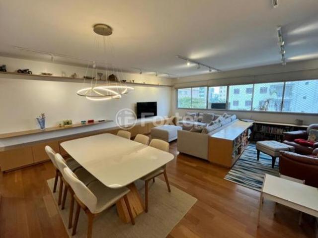 Apartamento, 3 dormitórios, 128 m², em Campo Belo