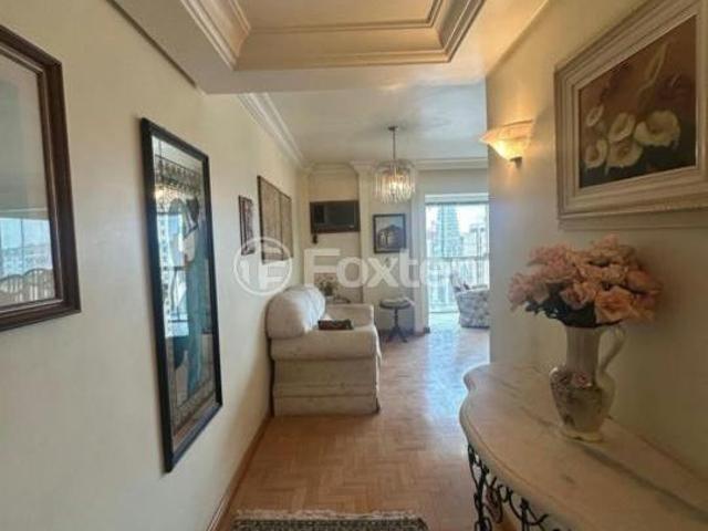 Apartamento, 3 dormitórios, 129.86 m², em Centro