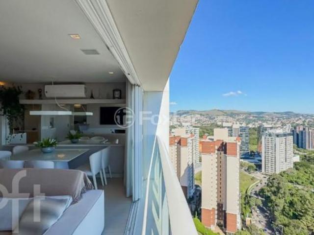 Apartamento, 3 dormitórios, 129.18 m², em Petrópolis