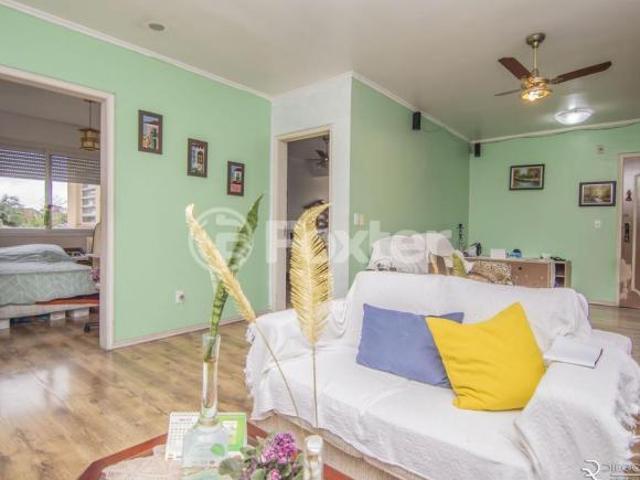 Apartamento, 3 dormitórios, 133 m², em Petrópolis
