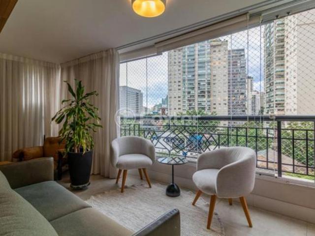 Apartamento, 3 dormitórios, 130 m², em Vila Uberabinha