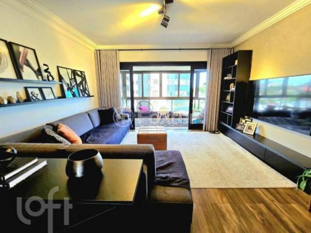 Apartamento, 3 dormitórios, 131.81 m², em Centro