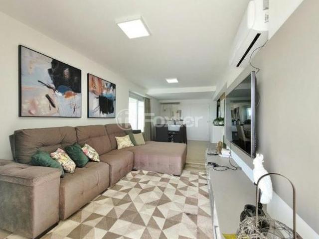 Apartamento, 3 dormitórios, 131 m², em Centro