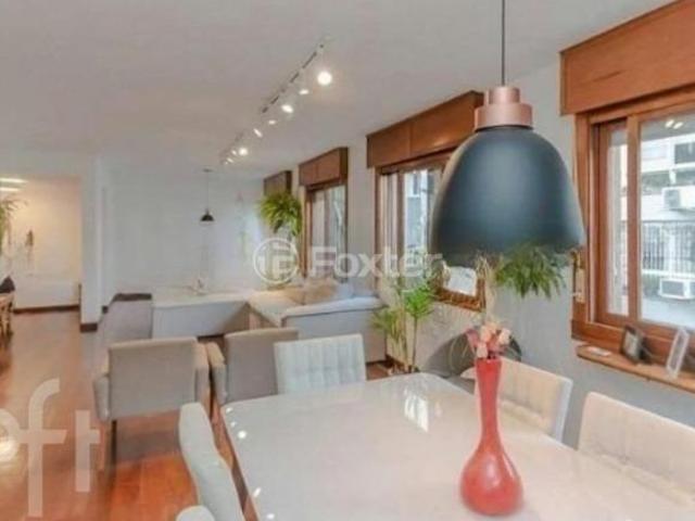 Apartamento, 3 dormitórios, 137 m², em Petrópolis