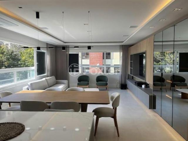 Apartamento, 3 dormitórios, 135 m², em Moinhos de Vento