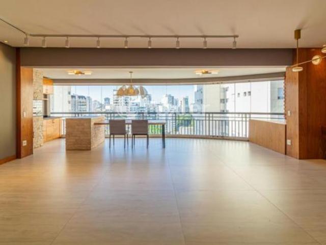 Apartamento, 3 dormitórios, 136 m², em Campo Belo