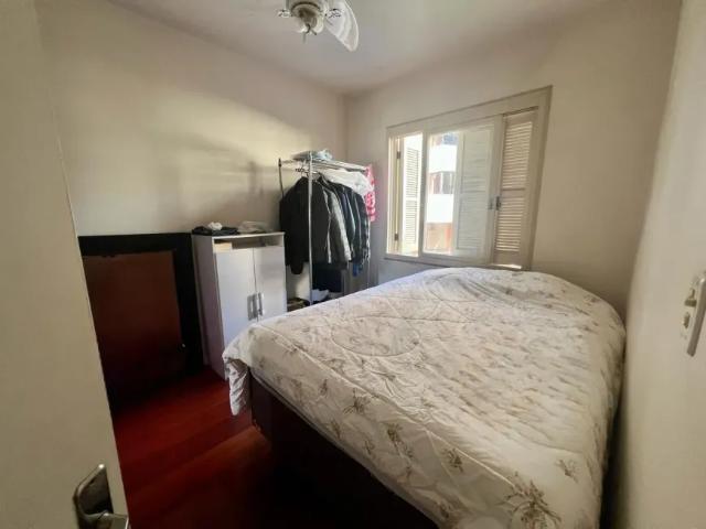 Apartamento 3 dormitorios, 1 suite, 2 vagas de garagem mais dependência de empregada no bairro trist