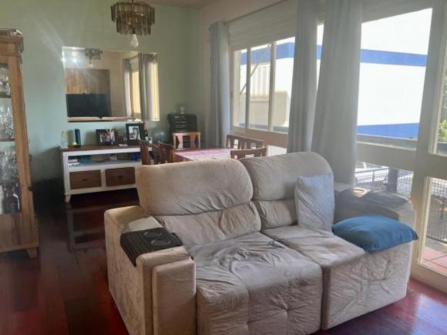 Apartamento 3 dormitorios, 1 suite, 2 vagas de garagem mais dependência de empregada no bairro trist