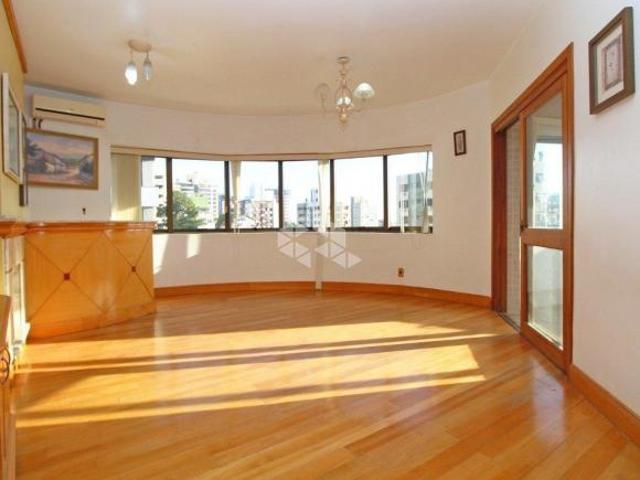 Apartamento 3 dormitórios, 1 suíte, 2 vagas de garagem, bairro Rio Branco, Porto Alegre