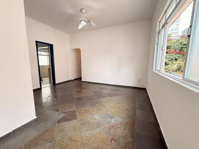 Apartamento 3 dormitórios 1 suíte, a 4 quadras da praia do Embaré
