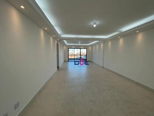 Apartamento 3 dormitórios 1 suíte + dependência, 2 vagas demarcadas, no Boqueirão, Santos