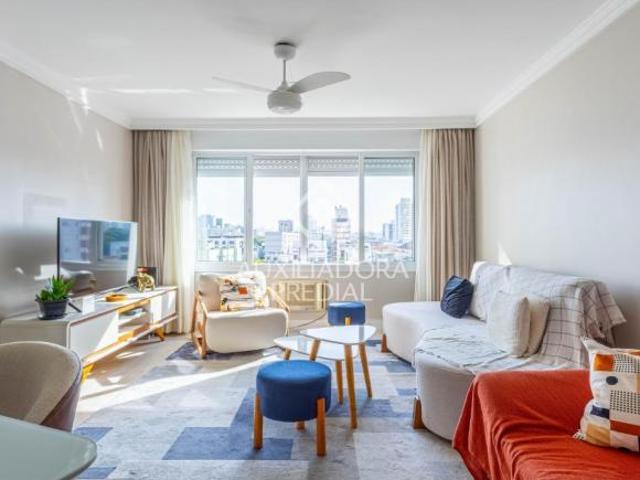 Apartamento 3 dormitórios, 1 suíte e vaga, reformado com bom gosto e sofisticação. Venha conferir!