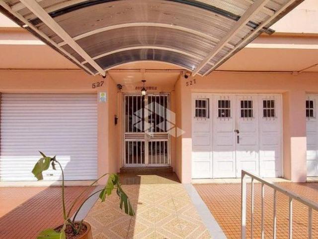 Apartamento 3 dormitórios, 1 suíte e garagem, no Menino Deus próximo ao Praia de Belas