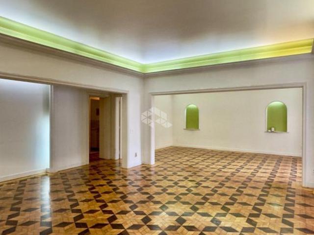 Apartamento 3 dormitórios, 1 vaga de garagem, próximo hopital Moinhos e Parcão, à Venda, Bairro Moin