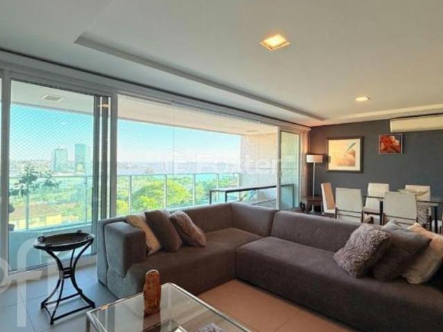 Apartamento, 3 dormitórios, 243.73 m², em Cristal