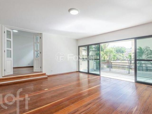 Apartamento, 3 dormitórios, 240 m², em Real Parque