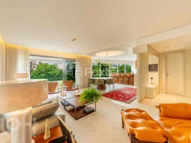 Apartamento, 3 dormitórios, 242.77 m², em Auxiliadora