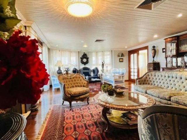 Apartamento, 4 dormitórios, 242.25 m², em Cristal