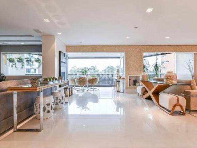 Apartamento, 3 dormitórios, 244 m², em Jardim Luzitânia