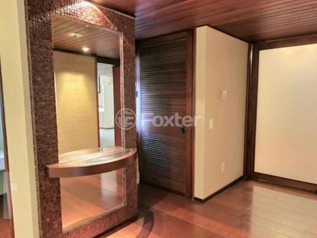 Apartamento, 3 dormitórios, 246.01 m², em Petrópolis