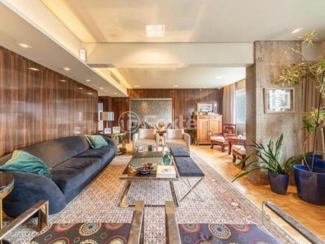 Apartamento, 3 dormitórios, 248.55 m², em Independência