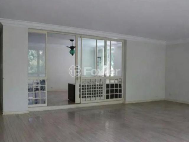 Apartamento, 3 dormitórios, 248 m², em Santa Cecília
