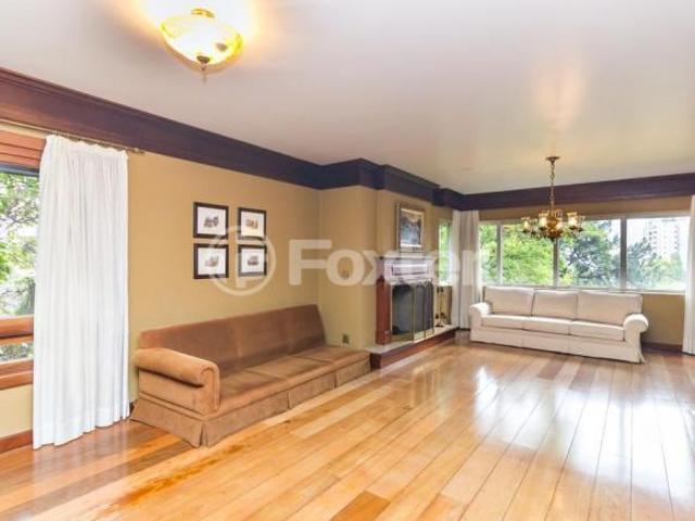 Apartamento, 3 dormitórios, 249.2 m², em Bela Vista