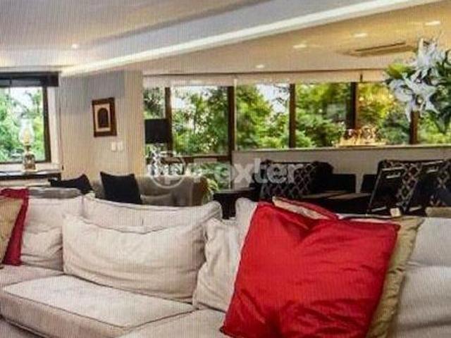 Apartamento, 3 dormitórios, 257.8 m², em Bela Vista