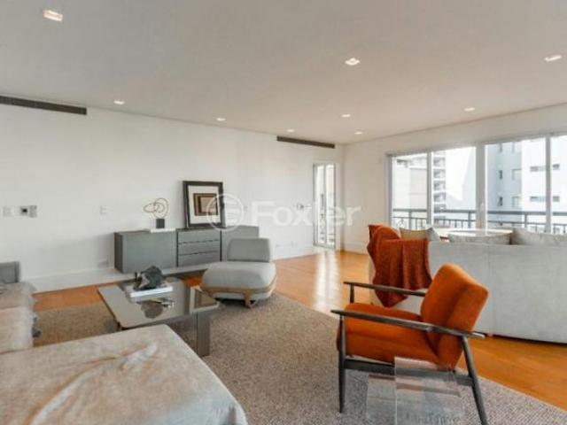 Apartamento, 3 dormitórios, 273 m², em Vila Olímpia