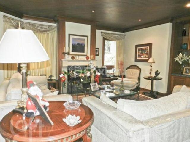 Apartamento, 3 dormitórios, 270.72 m², em Bela Vista