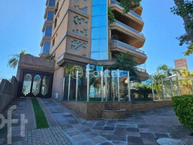 Apartamento, 3 dormitórios, 285.21 m², em Centro
