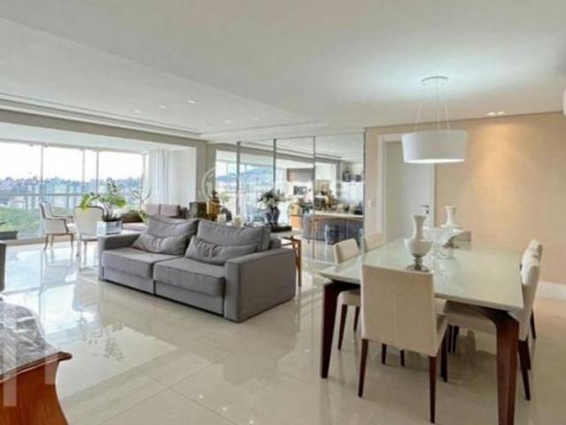 Apartamento, 3 dormitórios, 200.8 m², em Jardim do Salso