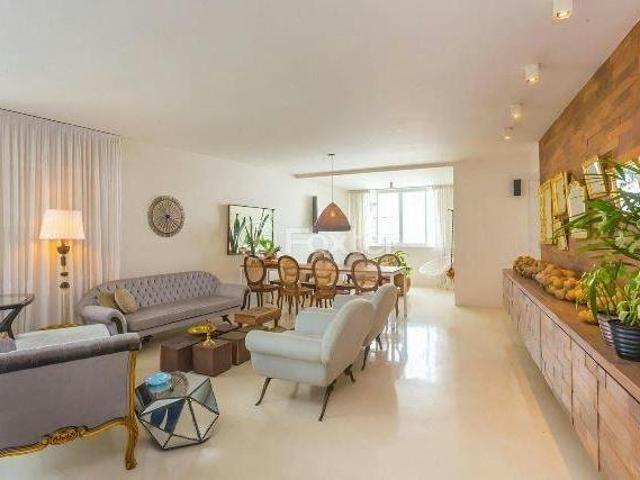 Apartamento, 3 dormitórios, 200 m², em Jardim Paulista